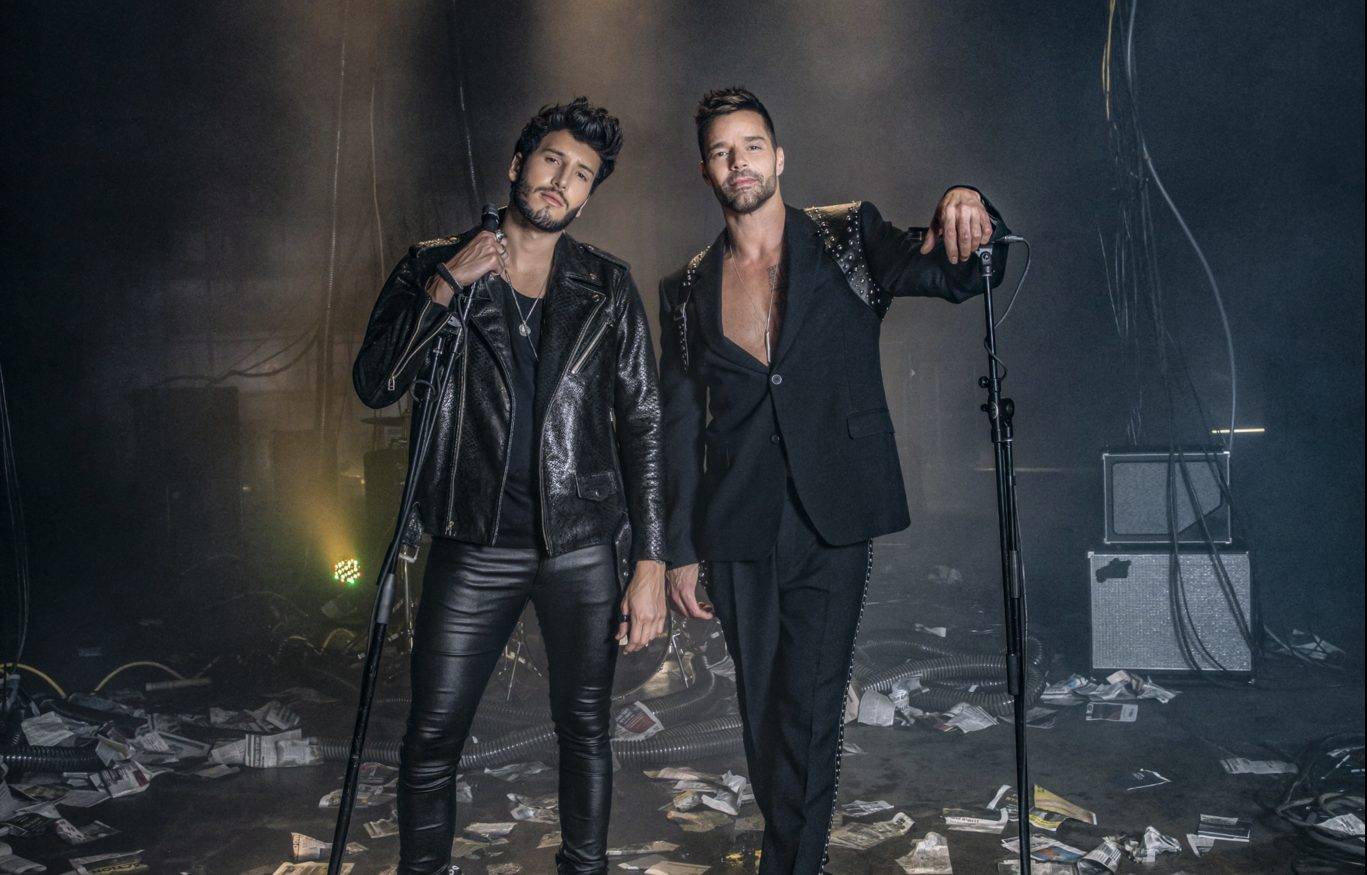 SEBASTIÁN YATRA, RICKY MARTIN | Falta Amor Chords Guitar Piano and ...